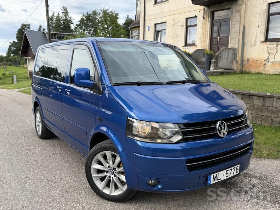 Blue Volkswagen Multivan 2005 in Valmiera, with an engine capacity of 2.50 L and mileage of 267 thousand km for 6350 €, photo 7 on AUTOMOTO.COM.LV