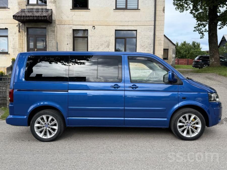 Blue Volkswagen Multivan 2005 in Valmiera, with an engine capacity of 2.50 L and mileage of 267 thousand km for 6350 €, photo 9 on AUTOMOTO.COM.LV