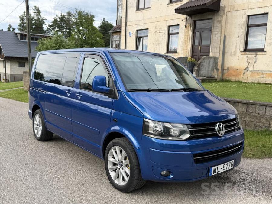 Blue Volkswagen Multivan 2005 in Valmiera, with an engine capacity of 2.50 L and mileage of 267 thousand km for 6350 €, photo 10 on AUTOMOTO.COM.LV