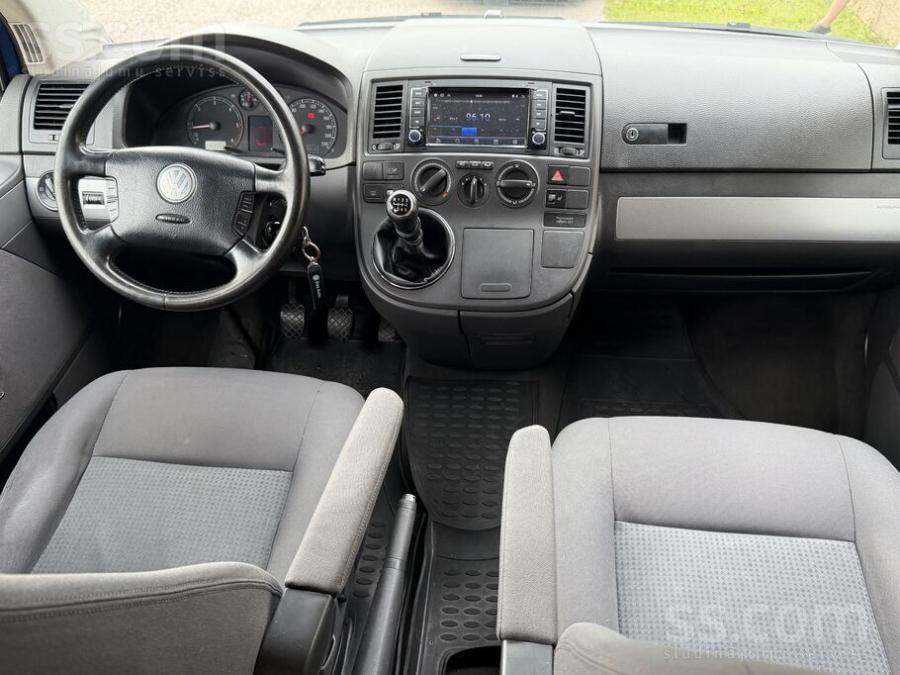 Blue Volkswagen Multivan 2005 in Valmiera, with an engine capacity of 2.50 L and mileage of 267 thousand km for 6350 €, photo 13 on AUTOMOTO.COM.LV