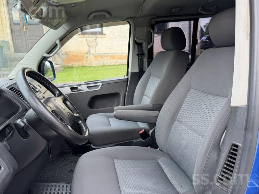 Blue Volkswagen Multivan 2005 in Valmiera, with an engine capacity of 2.50 L and mileage of 267 thousand km for 6350 €, photo 17 on AUTOMOTO.COM.LV
