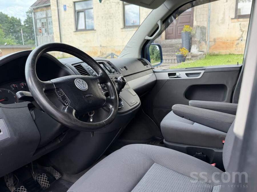 Blue Volkswagen Multivan 2005 in Valmiera, with an engine capacity of 2.50 L and mileage of 267 thousand km for 6350 €, photo 18 on AUTOMOTO.COM.LV