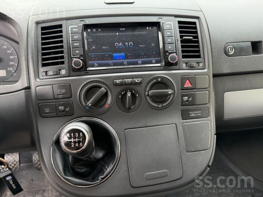 Blue Volkswagen Multivan 2005 in Valmiera, with an engine capacity of 2.50 L and mileage of 267 thousand km for 6350 €, photo 19 on AUTOMOTO.COM.LV