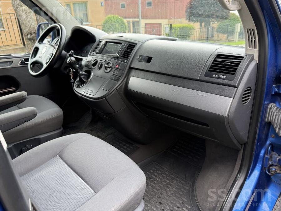 Blue Volkswagen Multivan 2005 in Valmiera, with an engine capacity of 2.50 L and mileage of 267 thousand km for 6350 €, photo 21 on AUTOMOTO.COM.LV