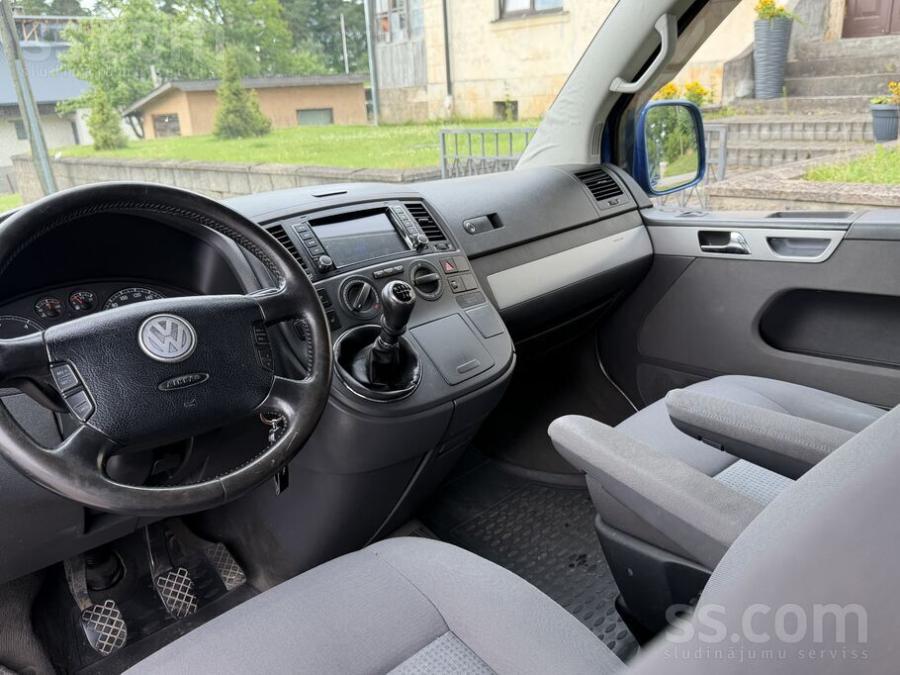 Blue Volkswagen Multivan 2005 in Valmiera, with an engine capacity of 2.50 L and mileage of 267 thousand km for 6350 €, photo 24 on AUTOMOTO.COM.LV