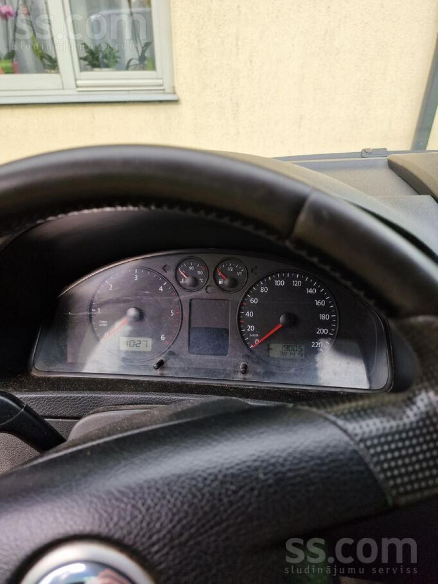 Zils Volkswagen Multivan 2007 Rīga, ar dzinēja tilpumu 2.50 L un nobraukumu 382 tūkst. km par 3900 €, foto 3 vietnē AUTOMOTO.COM.LV