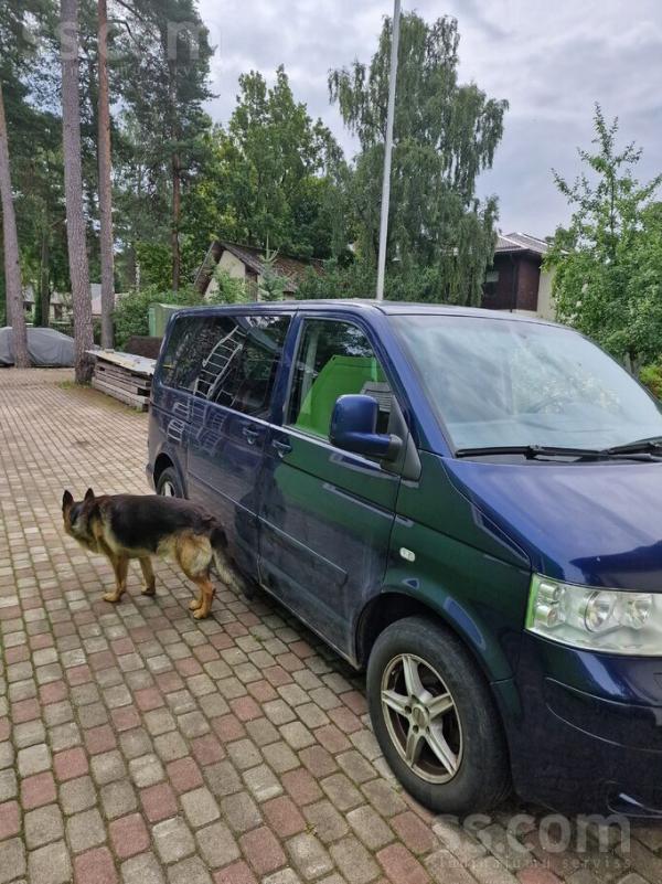 Blue Volkswagen Multivan 2007 in Riga, with an engine capacity of 2.50 L and mileage of 382 thousand km for 3900 €, photo 9 on AUTOMOTO.COM.LV