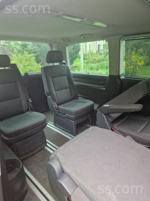 Zils Volkswagen Multivan 2007 Rīga, ar dzinēja tilpumu 2.50 L un nobraukumu 382 tūkst. km par 3900 €, foto 12 vietnē AUTOMOTO.COM.LV