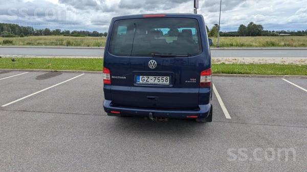 Zils Volkswagen Multivan 2008 Rīga, ar dzinēja tilpumu 2.50 L un nobraukumu 292 tūkst. km par 9500 €, foto 4 vietnē AUTOMOTO.COM.LV