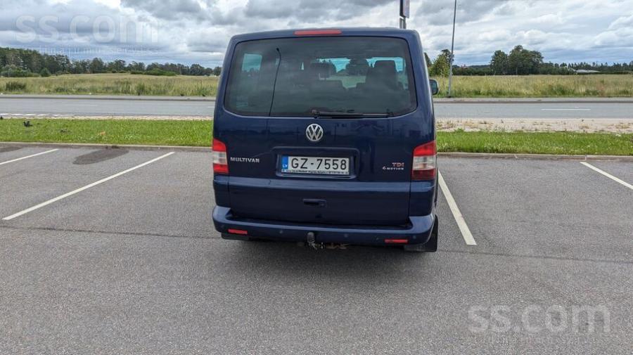 Zils Volkswagen Multivan 2008 Rīga, ar dzinēja tilpumu 2.50 L un nobraukumu 292 tūkst. km par 9500 €, foto 4 vietnē AUTOMOTO.COM.LV