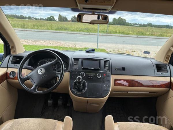 Zils Volkswagen Multivan 2008 Rīga, ar dzinēja tilpumu 2.50 L un nobraukumu 292 tūkst. km par 9500 €, foto 5 vietnē AUTOMOTO.COM.LV