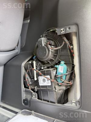 Blue Volkswagen Multivan 2011 in Ludza, with an engine capacity of 2.00 L and mileage of 0 thousand km for 17500 €, photo 28 on AUTOMOTO.COM.LV