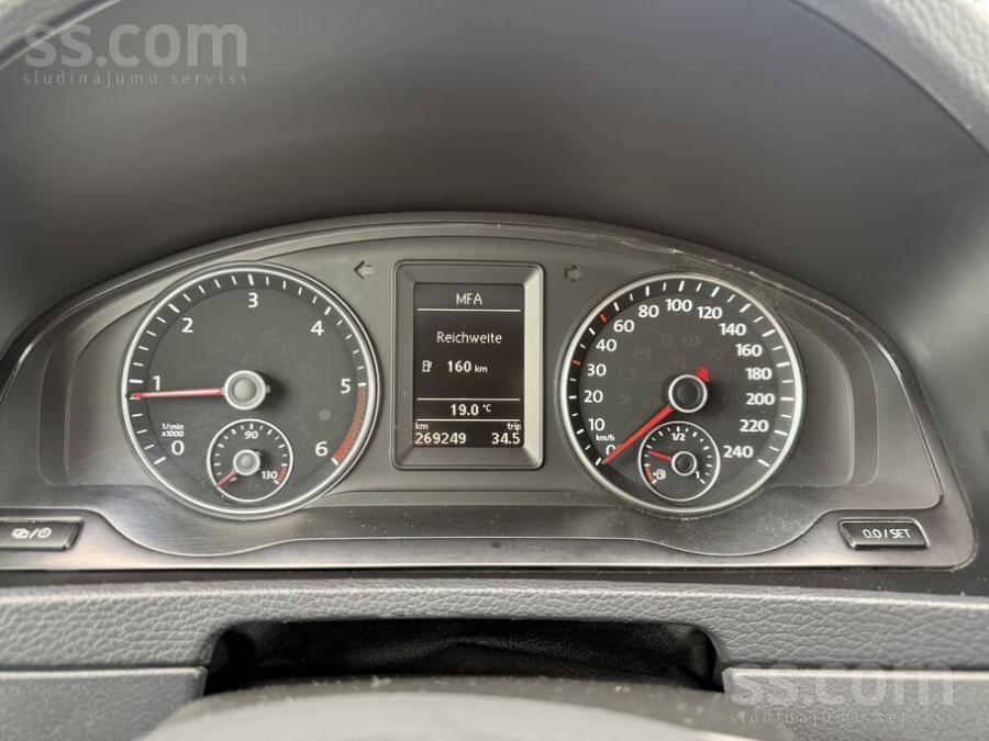 Blue Volkswagen Multivan 2014 in Ogre, with an engine capacity of 2.00 L and mileage of 269 thousand km for 14799 €, photo 22 on AUTOMOTO.COM.LV