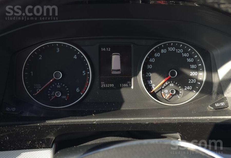 Zils Volkswagen Multivan 2016 Valmiera, ar dzinēja tilpumu 2.00 L un nobraukumu 253 tūkst. km par 21500 €, foto 10 vietnē AUTOMOTO.COM.LV