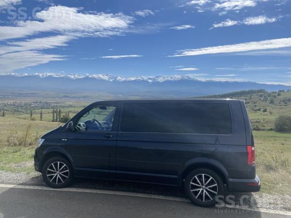 Blue Volkswagen Multivan 2019 in Riga, with an engine capacity of 2.00 L and mileage of 187 thousand km for 25050 €, photo 4 on AUTOMOTO.COM.LV