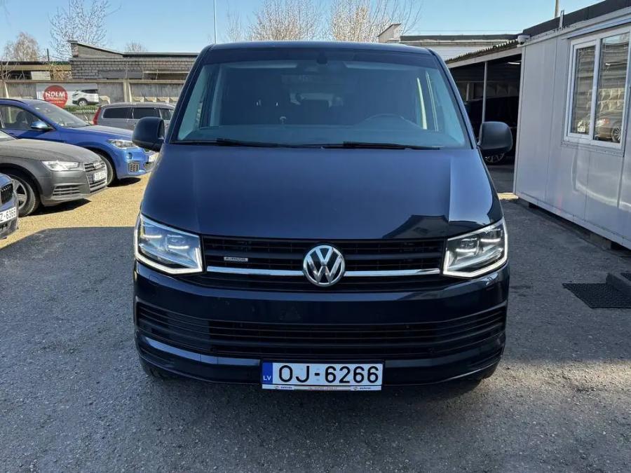 Blue Volkswagen Multivan 2020 in Daugavpils, with an engine capacity of 2.00 L and mileage of 244 thousand km for 27000 €, photo 3 on AUTOMOTO.COM.LV
