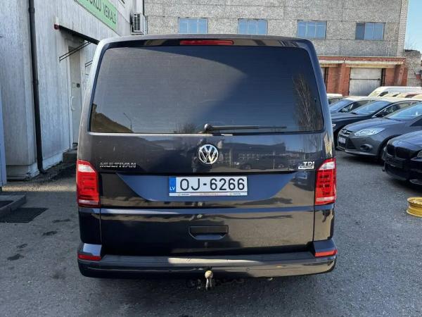 Zils Volkswagen Multivan 2020 Daugavpils, ar dzinēja tilpumu 2.00 L un nobraukumu 244 tūkst. km par 27000 €, foto 5 vietnē AUTOMOTO.COM.LV