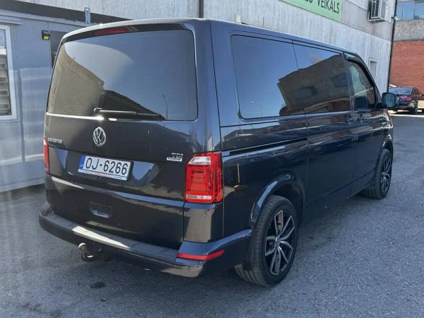 Zils Volkswagen Multivan 2020 Daugavpils, ar dzinēja tilpumu 2.00 L un nobraukumu 244 tūkst. km par 27000 €, foto 6 vietnē AUTOMOTO.COM.LV