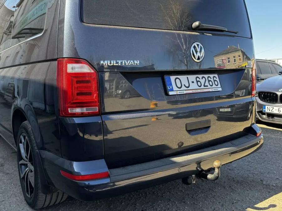 Blue Volkswagen Multivan 2020 in Daugavpils, with an engine capacity of 2.00 L and mileage of 244 thousand km for 27000 €, photo 13 on AUTOMOTO.COM.LV