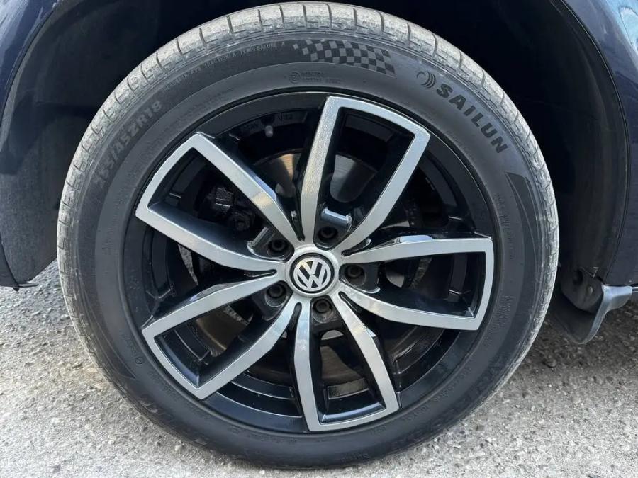 Blue Volkswagen Multivan 2020 in Daugavpils, with an engine capacity of 2.00 L and mileage of 244 thousand km for 27000 €, photo 15 on AUTOMOTO.COM.LV