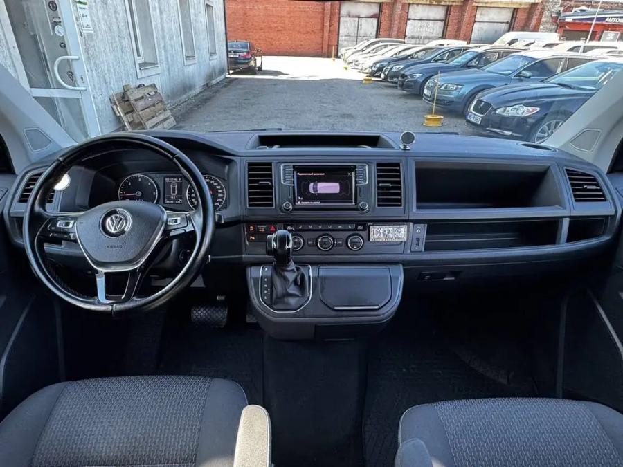 Blue Volkswagen Multivan 2020 in Daugavpils, with an engine capacity of 2.00 L and mileage of 244 thousand km for 27000 €, photo 16 on AUTOMOTO.COM.LV