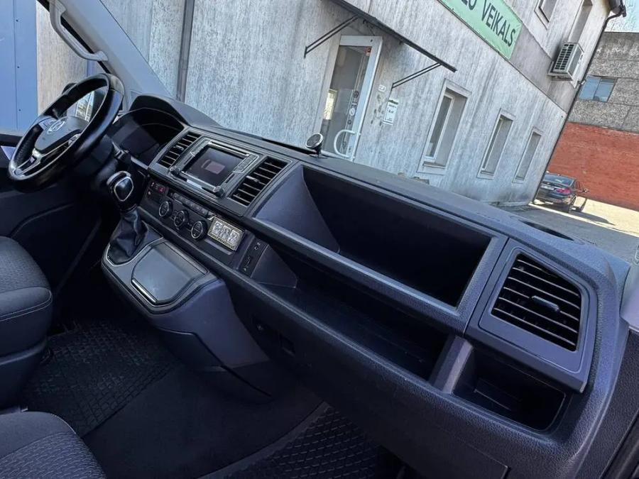 Blue Volkswagen Multivan 2020 in Daugavpils, with an engine capacity of 2.00 L and mileage of 244 thousand km for 27000 €, photo 17 on AUTOMOTO.COM.LV