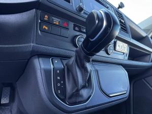 Blue Volkswagen Multivan 2020 in Daugavpils, with an engine capacity of 2.00 L and mileage of 244 thousand km for 27000 €, photo 22 on AUTOMOTO.COM.LV