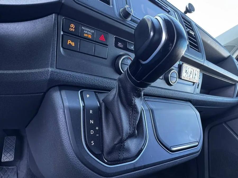 Blue Volkswagen Multivan 2020 in Daugavpils, with an engine capacity of 2.00 L and mileage of 244 thousand km for 27000 €, photo 22 on AUTOMOTO.COM.LV