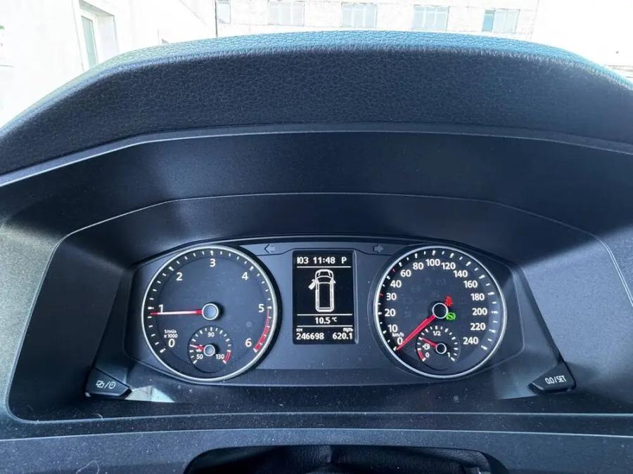 Blue Volkswagen Multivan 2020 in Daugavpils, with an engine capacity of 2.00 L and mileage of 244 thousand km for 27000 €, photo 24 on AUTOMOTO.COM.LV