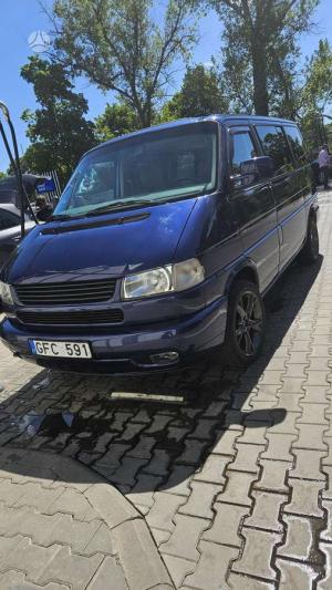 Blue Volkswagen Multivan 1997 in Vilnius, with an engine capacity of 2.46 L and mileage of 365 thousand km for 4200 €, photo  on AUTOMOTO.COM.LV