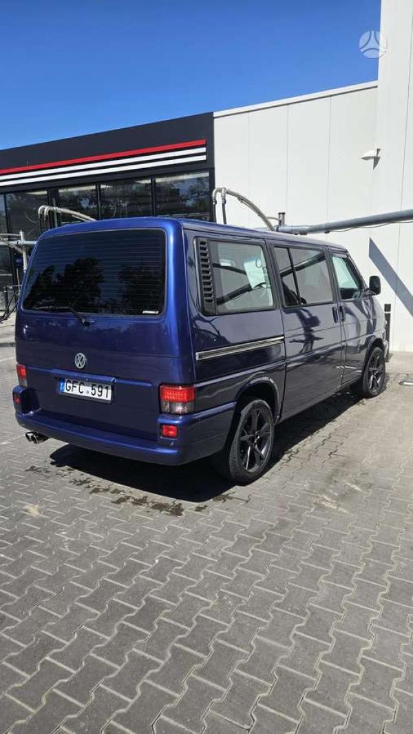 Blue Volkswagen Multivan 1997 in Vilnius, with an engine capacity of 2.46 L and mileage of 365 thousand km for 4200 €, photo 4 on AUTOMOTO.COM.LV