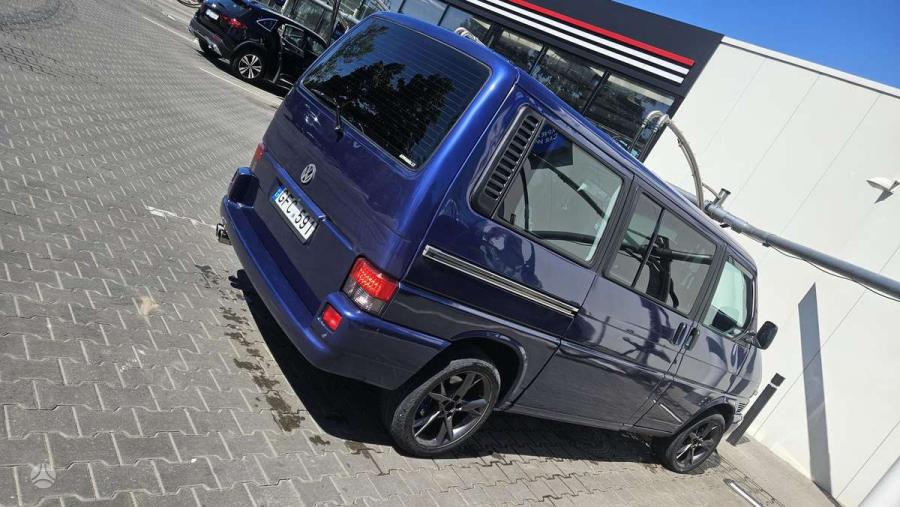 Blue Volkswagen Multivan 1997 in Vilnius, with an engine capacity of 2.46 L and mileage of 365 thousand km for 4200 €, photo 7 on AUTOMOTO.COM.LV