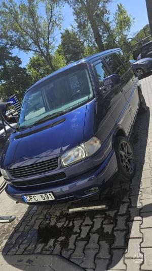 Blue Volkswagen Multivan 1997 in Vilnius, with an engine capacity of 2.46 L and mileage of 365 thousand km for 4200 €, photo 9 on AUTOMOTO.COM.LV