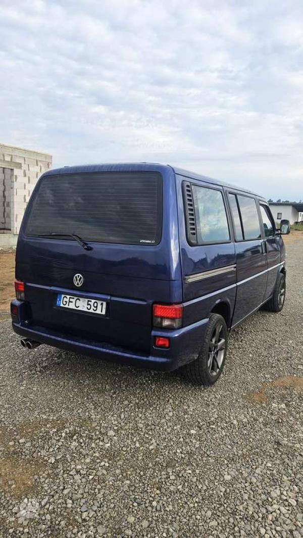 Blue Volkswagen Multivan 1997 in Vilnius, with an engine capacity of 2.46 L and mileage of 365 thousand km for 4200 €, photo 10 on AUTOMOTO.COM.LV
