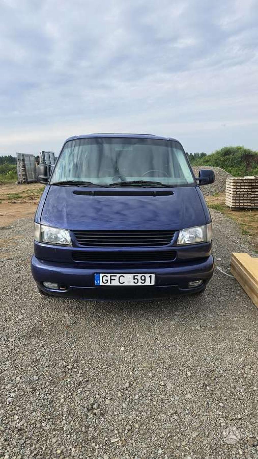 Blue Volkswagen Multivan 1997 in Vilnius, with an engine capacity of 2.46 L and mileage of 365 thousand km for 4200 €, photo 12 on AUTOMOTO.COM.LV