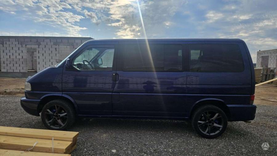 Blue Volkswagen Multivan 1997 in Vilnius, with an engine capacity of 2.46 L and mileage of 365 thousand km for 4200 €, photo 15 on AUTOMOTO.COM.LV