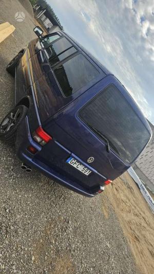 Blue Volkswagen Multivan 1997 in Vilnius, with an engine capacity of 2.46 L and mileage of 365 thousand km for 4200 €, photo 18 on AUTOMOTO.COM.LV
