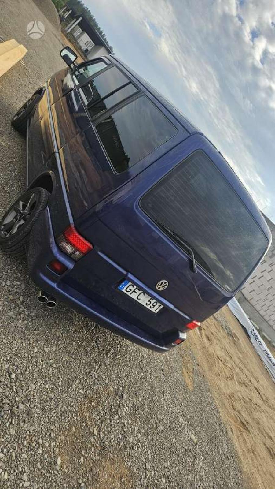 Blue Volkswagen Multivan 1997 in Vilnius, with an engine capacity of 2.46 L and mileage of 365 thousand km for 4200 €, photo 18 on AUTOMOTO.COM.LV