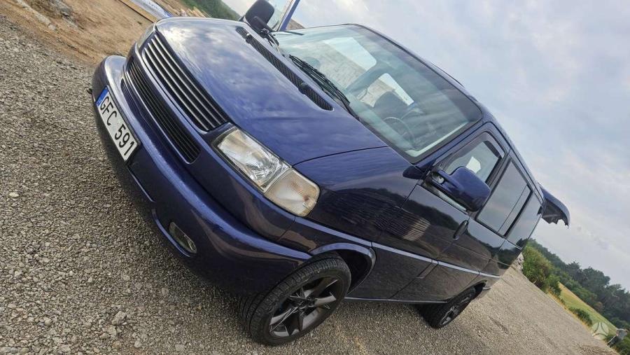 Blue Volkswagen Multivan 1997 in Vilnius, with an engine capacity of 2.46 L and mileage of 365 thousand km for 4200 €, photo 19 on AUTOMOTO.COM.LV