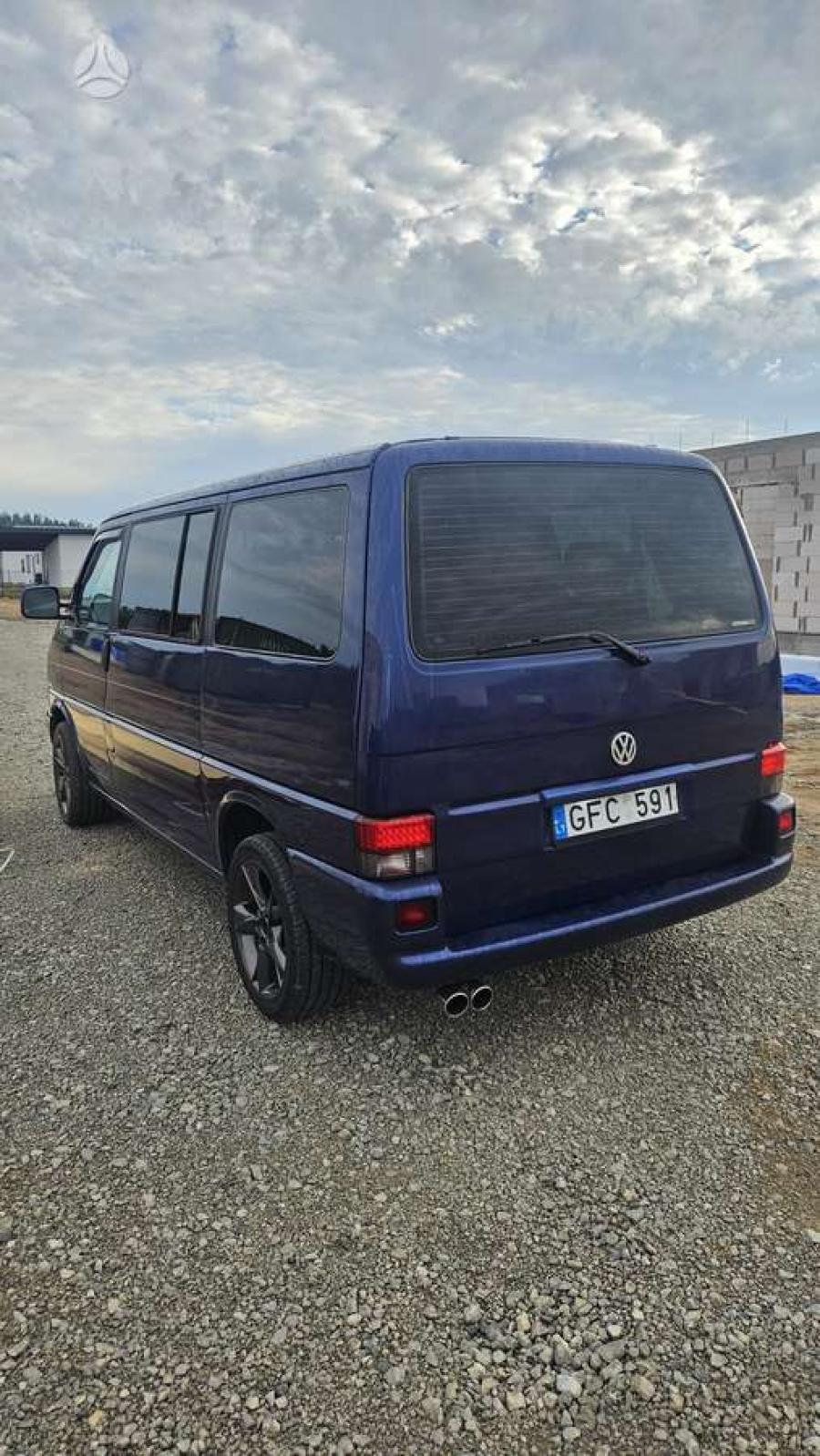 Blue Volkswagen Multivan 1997 in Vilnius, with an engine capacity of 2.46 L and mileage of 365 thousand km for 4200 €, photo 26 on AUTOMOTO.COM.LV