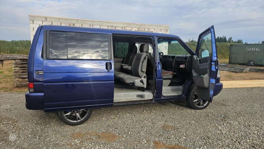 Blue Volkswagen Multivan 1997 in Vilnius, with an engine capacity of 2.46 L and mileage of 365 thousand km for 4200 €, photo 28 on AUTOMOTO.COM.LV