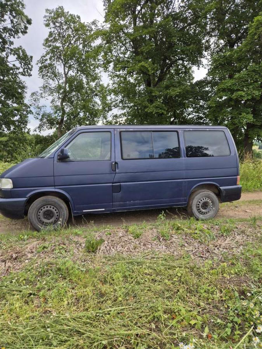 Blue Volkswagen Multivan 1998 in Zarasai, with an engine capacity of 2.46 L and mileage of 337 thousand km for 5000 €, photo 3 on AUTOMOTO.COM.LV