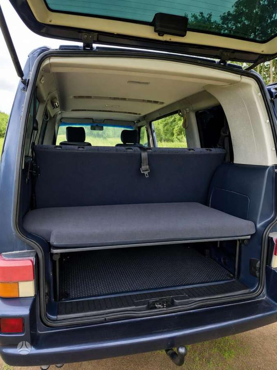 Blue Volkswagen Multivan 1998 in Zarasai, with an engine capacity of 2.46 L and mileage of 337 thousand km for 5000 €, photo 5 on AUTOMOTO.COM.LV