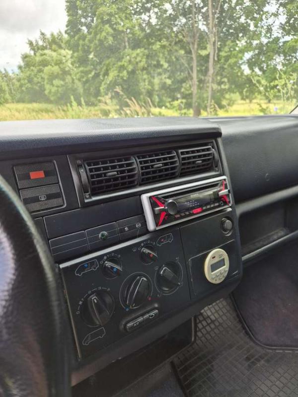 Zils Volkswagen Multivan 1998 Zarasai, ar dzinēja tilpumu 2.46 L un nobraukumu 337 tūkst. km par 5000 €, foto 7 vietnē AUTOMOTO.COM.LV