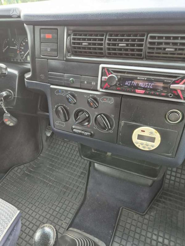 Zils Volkswagen Multivan 1998 Zarasai, ar dzinēja tilpumu 2.46 L un nobraukumu 337 tūkst. km par 5000 €, foto 10 vietnē AUTOMOTO.COM.LV
