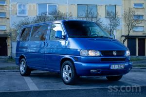 Zils Volkswagen Multivan 1999 Jelgava, ar dzinēja tilpumu 2.50 L un nobraukumu 387 tūkst. km par 5800 €, foto  vietnē AUTOMOTO.COM.LV
