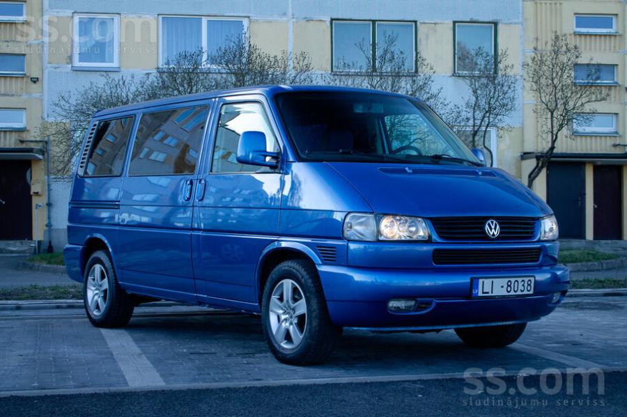 Blue Volkswagen Multivan 1999 in Jelgava, with an engine capacity of 2.50 L and mileage of 387 thousand km for 5800 €, photo 1 on AUTOMOTO.COM.LV