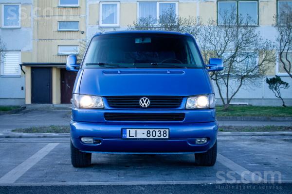 Blue Volkswagen Multivan 1999 in Jelgava, with an engine capacity of 2.50 L and mileage of 387 thousand km for 5800 €, photo 2 on AUTOMOTO.COM.LV