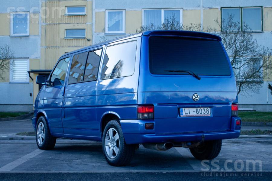 Blue Volkswagen Multivan 1999 in Jelgava, with an engine capacity of 2.50 L and mileage of 387 thousand km for 5800 €, photo 5 on AUTOMOTO.COM.LV