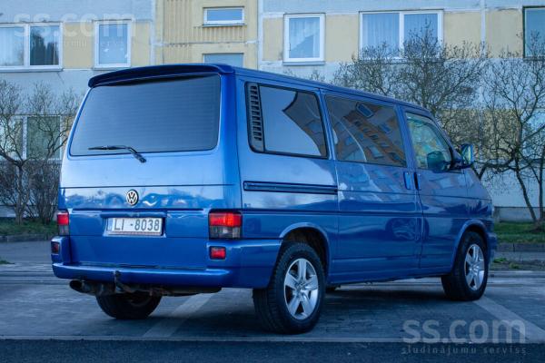 Blue Volkswagen Multivan 1999 in Jelgava, with an engine capacity of 2.50 L and mileage of 387 thousand km for 5800 €, photo 6 on AUTOMOTO.COM.LV